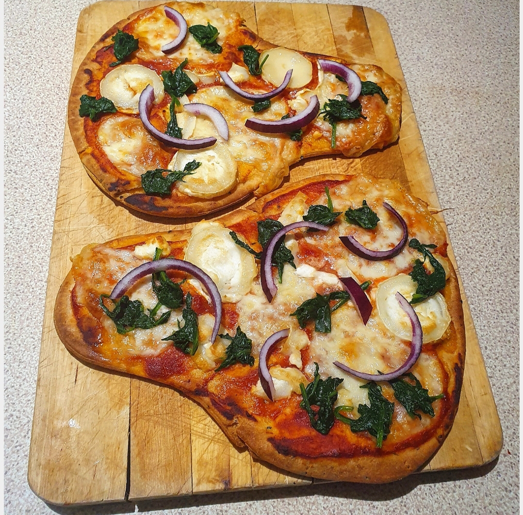 Naan Bread Goat’s Cheese & Caramelised Onion Pizza – Casey Brinn